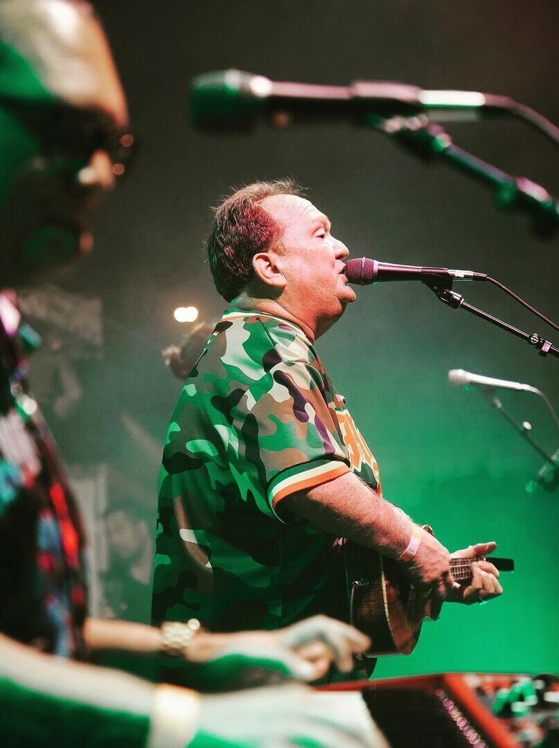 Kelly Boy Delima Performs Poolside at Mahina & Sun's in The Surfjack ...