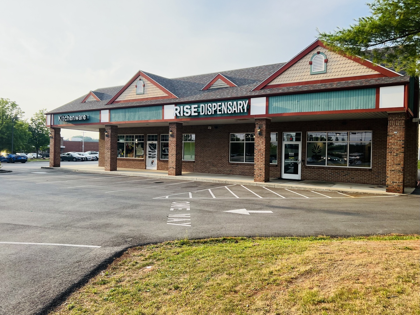 RISE Dispensary Halfmoon Clifton Park Celebrates 1st Day of Adult-Use ...